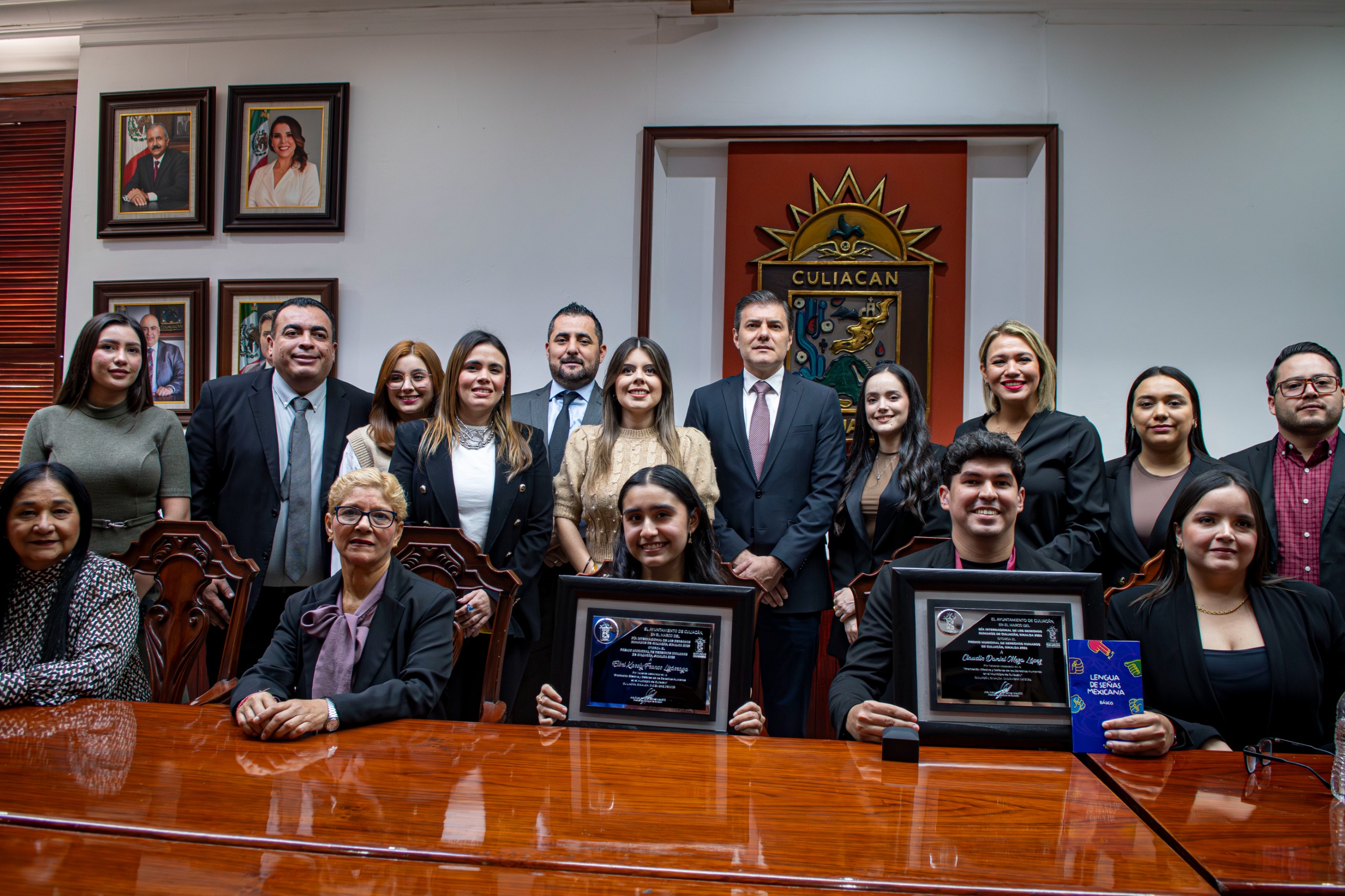 Elbri Karely Franco y Claudio Daniel Meza son galardonados con el Premio Municipal de Derechos ...